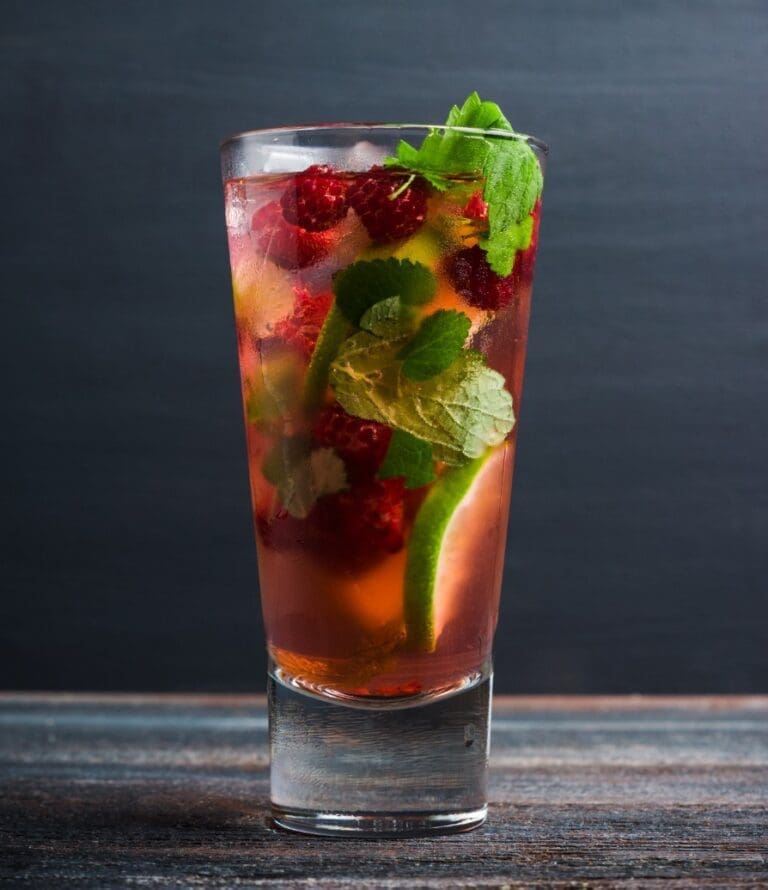 This Bright Bourbon Raspberry Bramble is a Sweet Southern Sipper ...